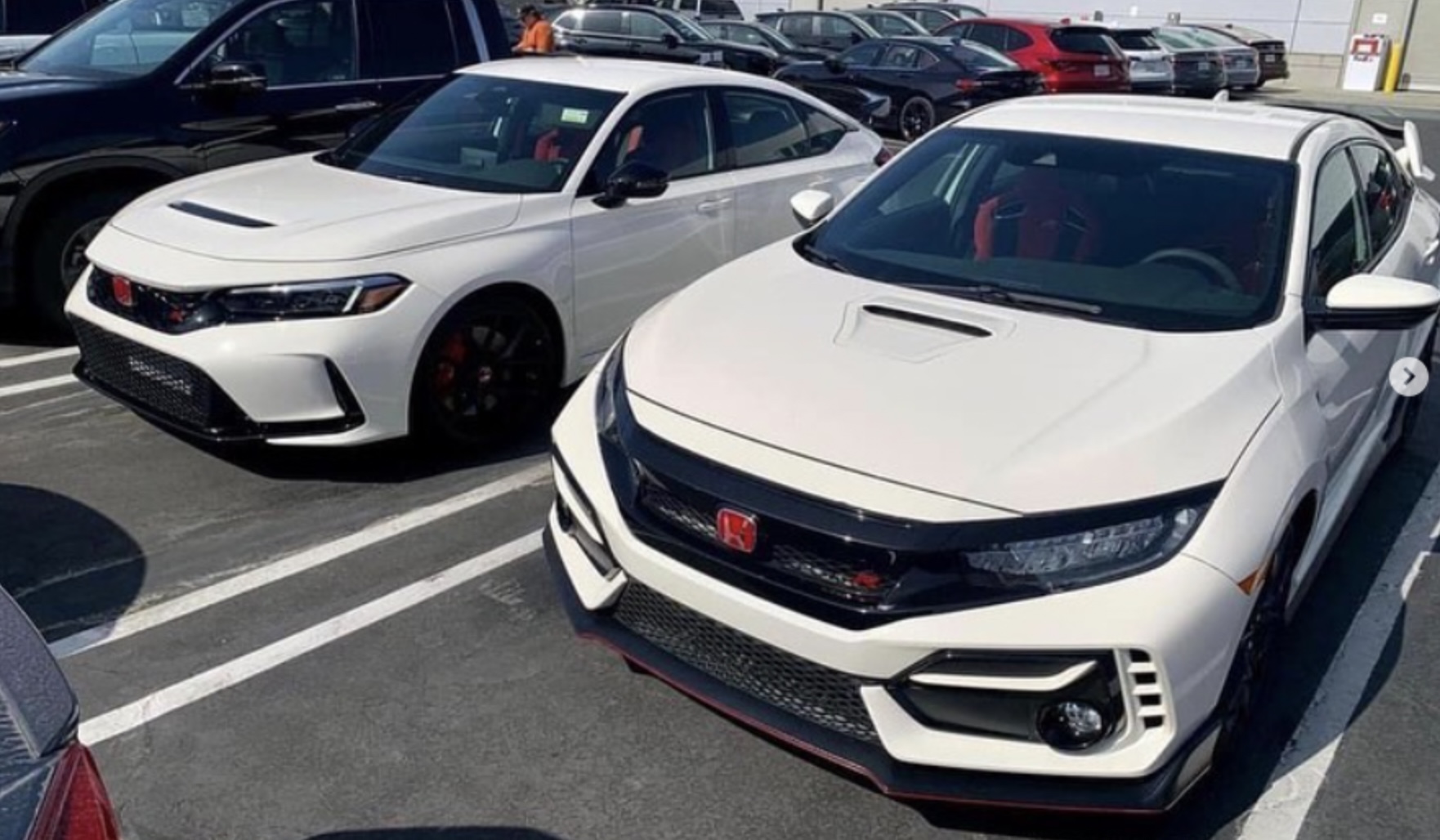 FL5 and FK8 Civic Type R Comparison Side-by-Side Look | CivicXI - 11th Gen Civic Type R (FL5 ...